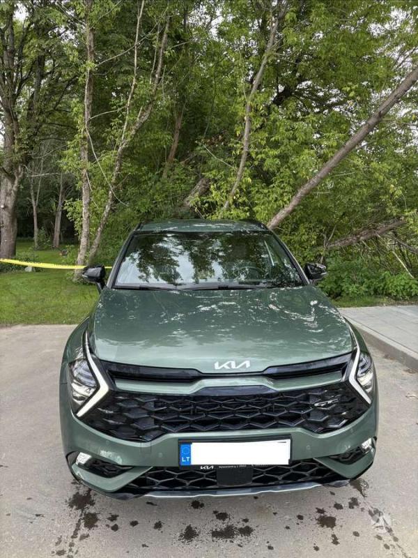 Green Kia Sportage 2023 in Vilnius, with an engine capacity of 1.60 L and mileage of 42 thousand km for 28500 €, photo 3 on AUTOMOTO.COM.LV