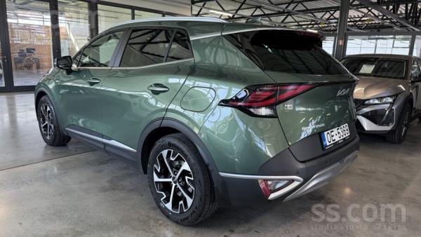 Green Kia Sportage 2025 in Riga, with an engine capacity of 1.60 L and mileage of 27 thousand km for 28900 €, photo 4 on AUTOMOTO.COM.LV