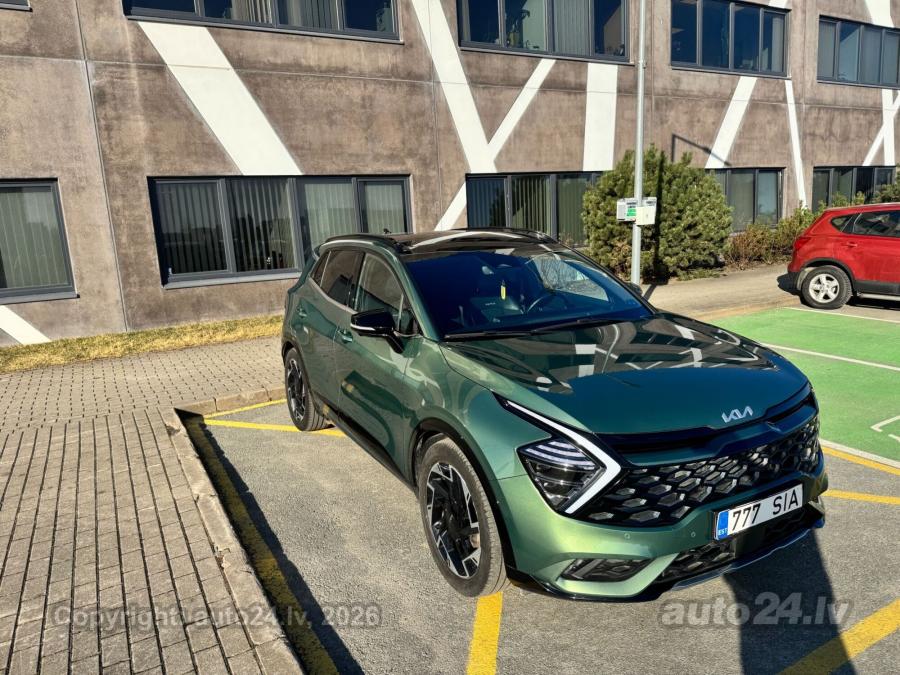 Green Kia Sportage 2022 in Tallinn, with an engine capacity of 1.60 L and mileage of 62 thousand km for 29990 €, photo 1 on AUTOMOTO.COM.LV