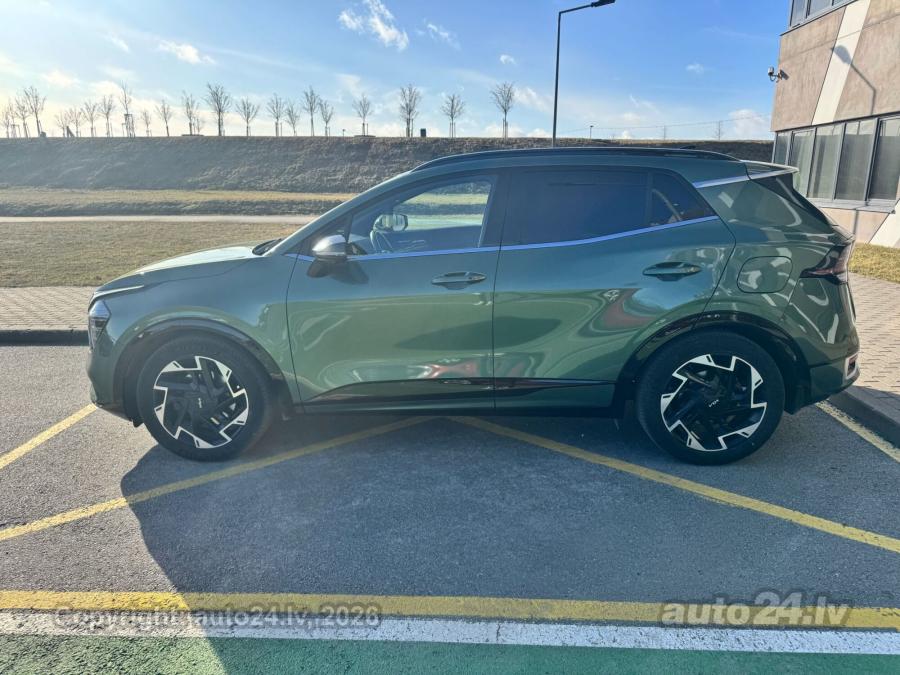 Green Kia Sportage 2022 in Tallinn, with an engine capacity of 1.60 L and mileage of 62 thousand km for 29990 €, photo 5 on AUTOMOTO.COM.LV