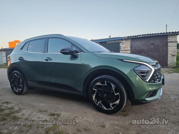 Green Kia Sportage 2022 in Narva, with an engine capacity of 1.60 L and mileage of 47 thousand km for 32000 €, photo 1 on AUTOMOTO.COM.LV