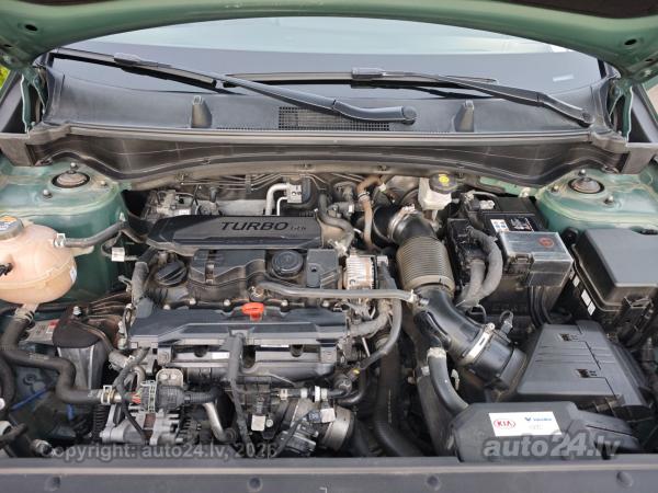 Green Kia Sportage 2022 in Narva, with an engine capacity of 1.60 L and mileage of 47 thousand km for 32000 €, photo 4 on AUTOMOTO.COM.LV