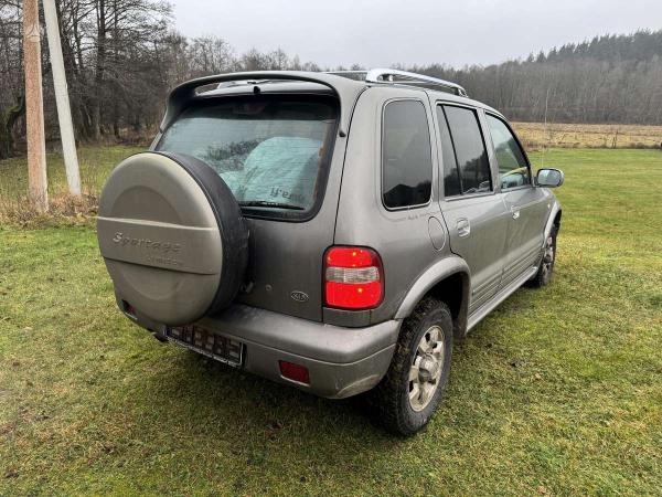 Grey Kia Sportage 2003 in Vilnius, with an engine capacity of 2.00 L and mileage of 49 thousand km for 1500 €, photo 7 on AUTOMOTO.COM.LV