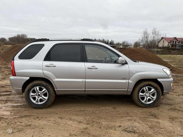 Pelēks Kia Sportage 2005 Viļņa, ar dzinēja tilpumu 1.99 L un nobraukumu 244 tūkst. km par 1500 €, foto 2 vietnē AUTOMOTO.COM.LV