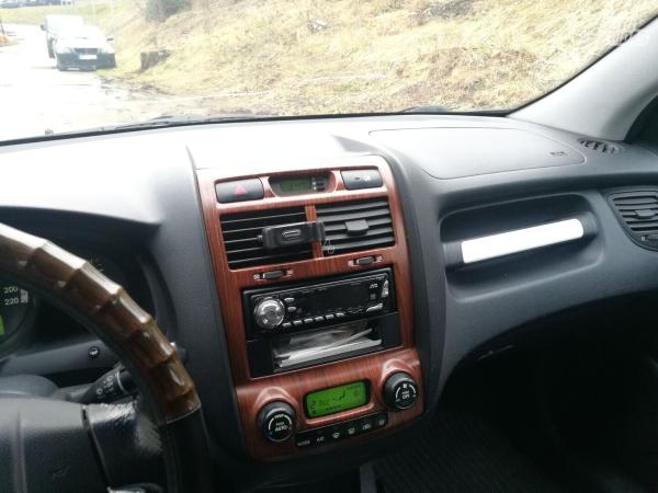 Grey Kia Sportage 2005 in Kaunas, with an engine capacity of 2.00 L and mileage of 219 thousand km for 3400 €, photo 9 on AUTOMOTO.COM.LV