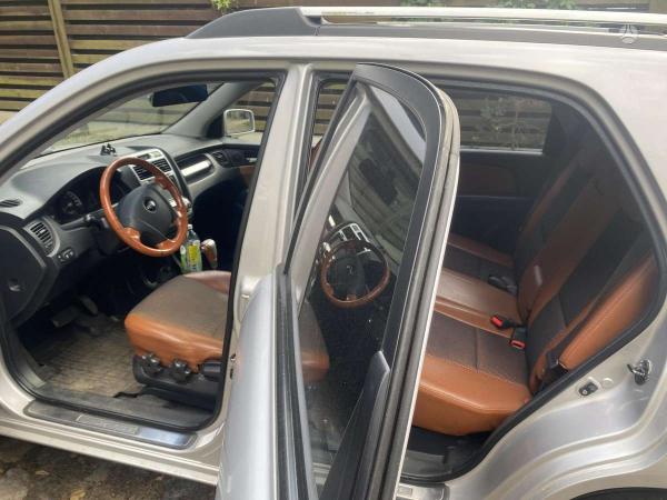 Pelēks Kia Sportage 2005 Viļņa, ar dzinēja tilpumu 1.99 L un nobraukumu 263 tūkst. km par 2500 €, foto 7 vietnē AUTOMOTO.COM.LV