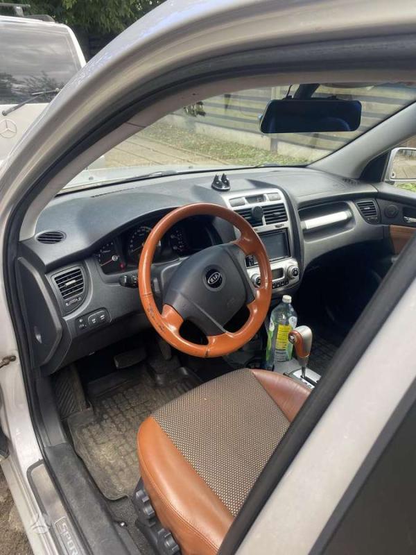 Pelēks Kia Sportage 2005 Viļņa, ar dzinēja tilpumu 1.99 L un nobraukumu 263 tūkst. km par 2500 €, foto 8 vietnē AUTOMOTO.COM.LV