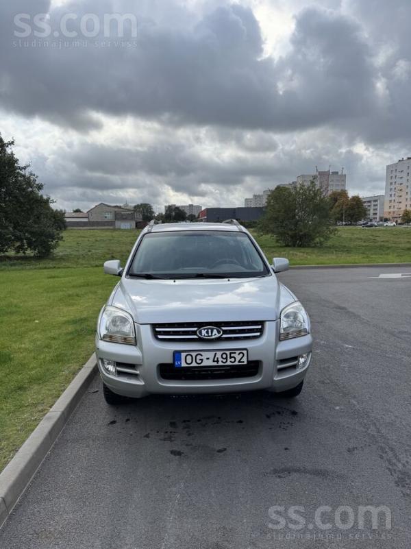 Grey Kia Sportage 2005 in Liepaja, with an engine capacity of 2.00 L and mileage of 227 thousand km for 1750 €, photo 3 on AUTOMOTO.COM.LV