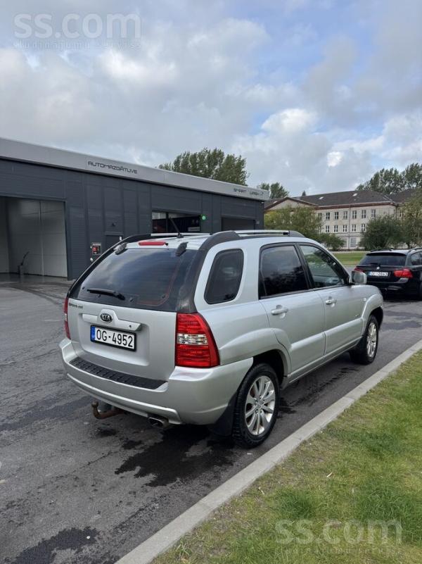 Grey Kia Sportage 2005 in Liepaja, with an engine capacity of 2.00 L and mileage of 227 thousand km for 1750 €, photo 4 on AUTOMOTO.COM.LV