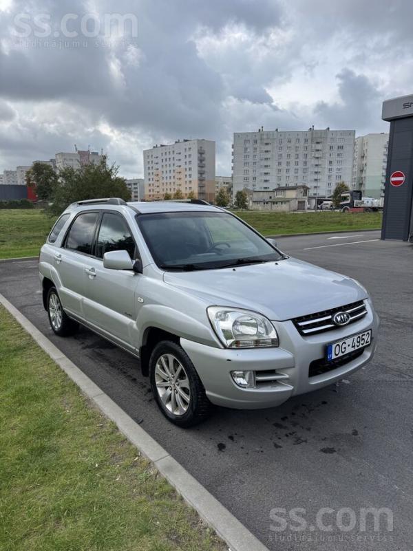 Grey Kia Sportage 2005 in Liepaja, with an engine capacity of 2.00 L and mileage of 227 thousand km for 1750 €, photo 5 on AUTOMOTO.COM.LV