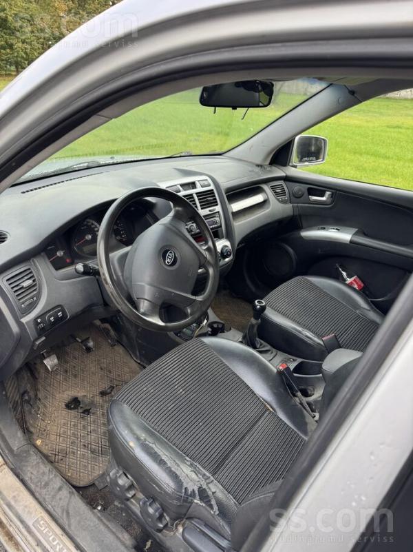 Grey Kia Sportage 2005 in Liepaja, with an engine capacity of 2.00 L and mileage of 227 thousand km for 1750 €, photo 7 on AUTOMOTO.COM.LV