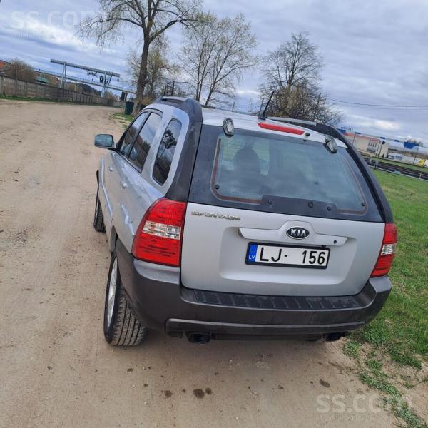 Pelēks Kia Sportage 2005 Daugavpils, ar dzinēja tilpumu 2.00 L un nobraukumu 230 tūkst. km par 2150 €, foto 7 vietnē AUTOMOTO.COM.LV