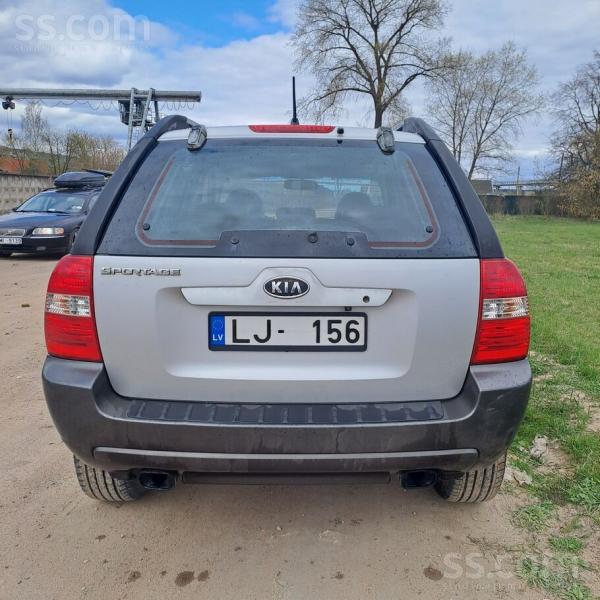 Pelēks Kia Sportage 2005 Daugavpils, ar dzinēja tilpumu 2.00 L un nobraukumu 230 tūkst. km par 2150 €, foto 5 vietnē AUTOMOTO.COM.LV