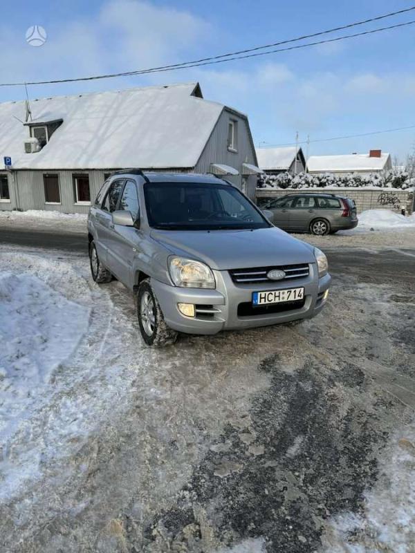 Grey Kia Sportage 2006 in Vilnius, with an engine capacity of 1.99 L and mileage of 296 thousand km for 3400 €, photo 2 on AUTOMOTO.COM.LV