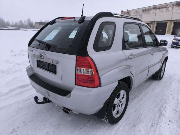 Pelēks Kia Sportage 2006 Kelmė, ar dzinēja tilpumu 2.00 L un nobraukumu 196 tūkst. km par 3250 €, foto 4 vietnē AUTOMOTO.COM.LV