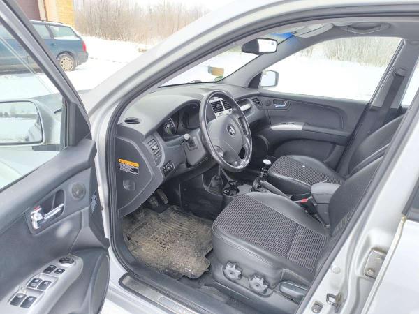 Pelēks Kia Sportage 2006 Kelmė, ar dzinēja tilpumu 2.00 L un nobraukumu 196 tūkst. km par 3250 €, foto 7 vietnē AUTOMOTO.COM.LV