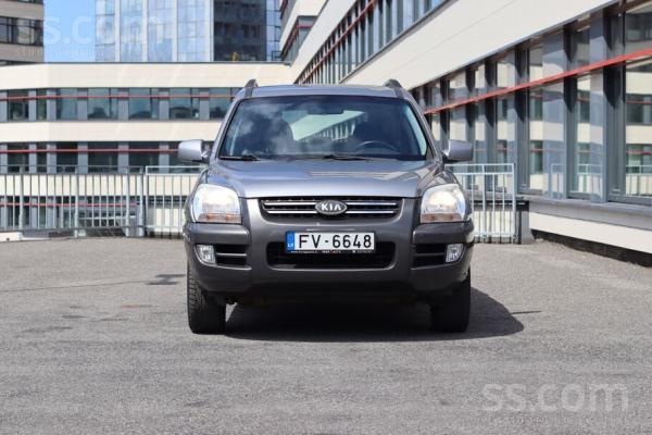 Grey Kia Sportage 2006 in Riga, with an engine capacity of 2.00 L and mileage of 111 thousand km for 3480 €, photo 2 on AUTOMOTO.COM.LV