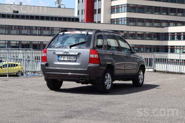 Grey Kia Sportage 2006 in Riga, with an engine capacity of 2.00 L and mileage of 111 thousand km for 3480 €, photo 4 on AUTOMOTO.COM.LV