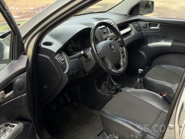 Grey Kia Sportage 2006 in Riga, with an engine capacity of 2.00 L and mileage of 111 thousand km for 3480 €, photo 7 on AUTOMOTO.COM.LV