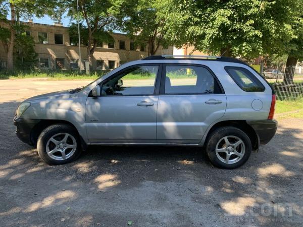 Grey Kia Sportage 2006 in Ogre, with an engine capacity of 2.00 L and mileage of 221 thousand km for 1450 €, photo 6 on AUTOMOTO.COM.LV
