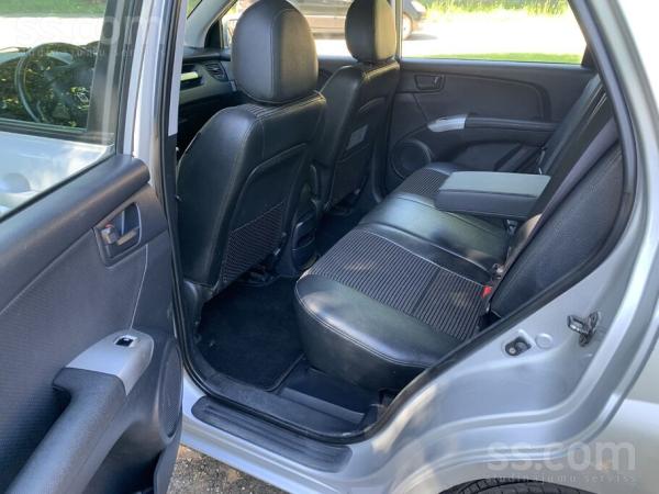 Grey Kia Sportage 2006 in Ogre, with an engine capacity of 2.00 L and mileage of 221 thousand km for 1450 €, photo 10 on AUTOMOTO.COM.LV