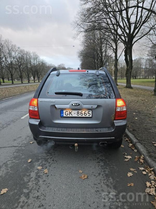 Grey Kia Sportage 2007 in Aizkraukle, with an engine capacity of 2.00 L and mileage of 267 thousand km for 1450 €, photo 1 on AUTOMOTO.COM.LV