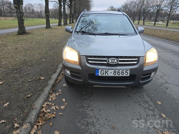 Grey Kia Sportage 2007 in Aizkraukle, with an engine capacity of 2.00 L and mileage of 267 thousand km for 1450 €, photo 3 on AUTOMOTO.COM.LV