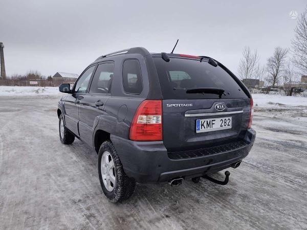 Grey Kia Sportage 2007 in Kedainiai, with an engine capacity of 1.99 L and mileage of 165 thousand km for 4200 €, photo 4 on AUTOMOTO.COM.LV