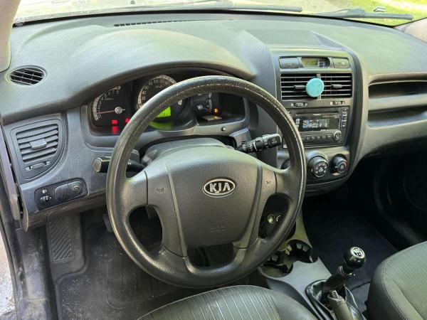Pelēks Kia Sportage 2007 Viļņa, ar dzinēja tilpumu 1.98 L un nobraukumu 220 tūkst. km par 1200 €, foto 5 vietnē AUTOMOTO.COM.LV