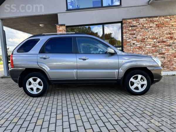 Grey Kia Sportage 2007 in Talsi, with an engine capacity of 2.00 L and mileage of 186 thousand km for 3600 €, photo 2 on AUTOMOTO.COM.LV