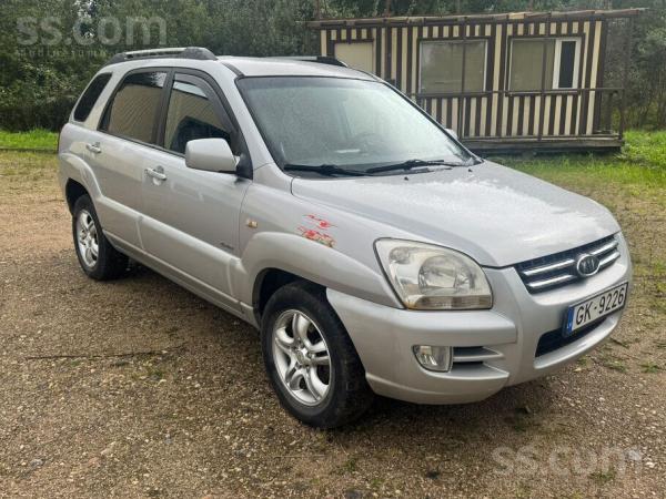 Grey Kia Sportage 2007 in Rezekne, with an engine capacity of 2.00 L and mileage of 270 thousand km for 1500 €, photo 3 on AUTOMOTO.COM.LV