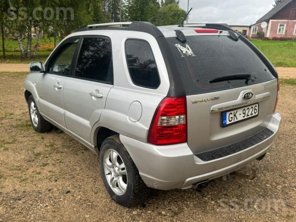 Grey Kia Sportage 2007 in Rezekne, with an engine capacity of 2.00 L and mileage of 270 thousand km for 1500 €, photo 4 on AUTOMOTO.COM.LV