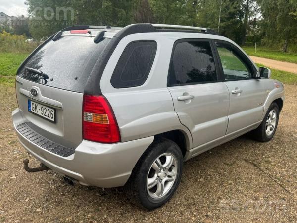 Grey Kia Sportage 2007 in Rezekne, with an engine capacity of 2.00 L and mileage of 270 thousand km for 1500 €, photo 5 on AUTOMOTO.COM.LV