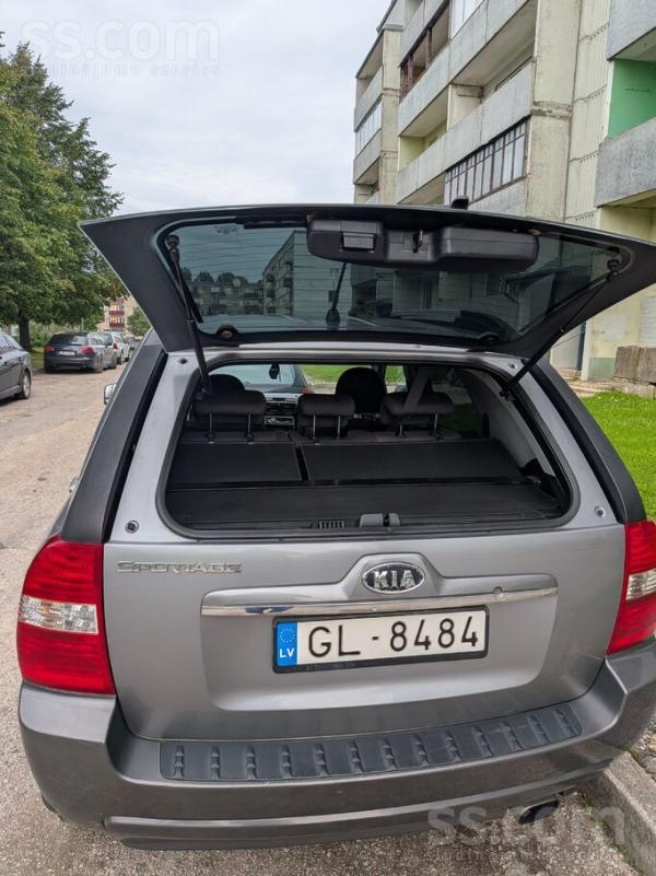 Grey Kia Sportage 2007 in Ventspils, with an engine capacity of 2.00 L and mileage of 265 thousand km for 2400 €, photo 6 on AUTOMOTO.COM.LV