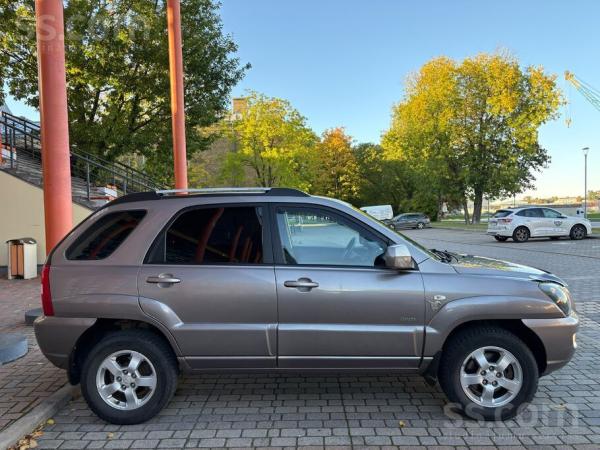 Pelēks Kia Sportage 2007 Ventspils, ar dzinēja tilpumu 2.00 L un nobraukumu 224 tūkst. km par 2099 €, foto 3 vietnē AUTOMOTO.COM.LV