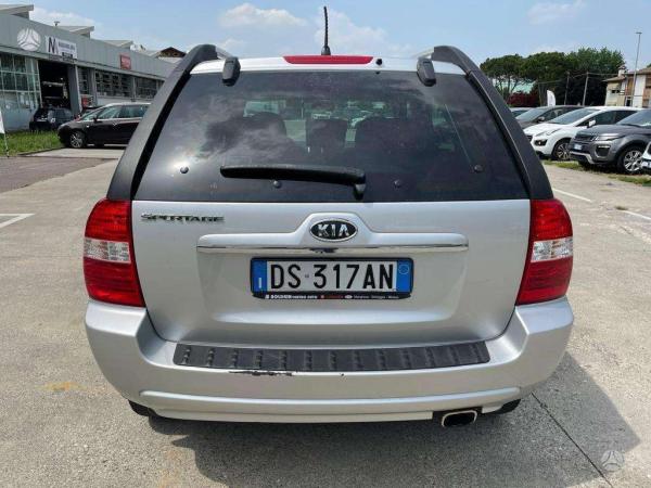 Pelēks Kia Sportage 2008 Viļņa, ar dzinēja tilpumu 1.98 L un nobraukumu 200 tūkst. km par 3999 €, foto 4 vietnē AUTOMOTO.COM.LV