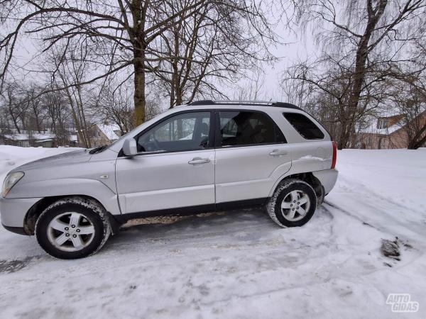 Grey Kia Sportage 2008 in Ukmerge, with an engine capacity of 2.00 L and mileage of 179 thousand km for 2200 €, photo 1 on AUTOMOTO.COM.LV