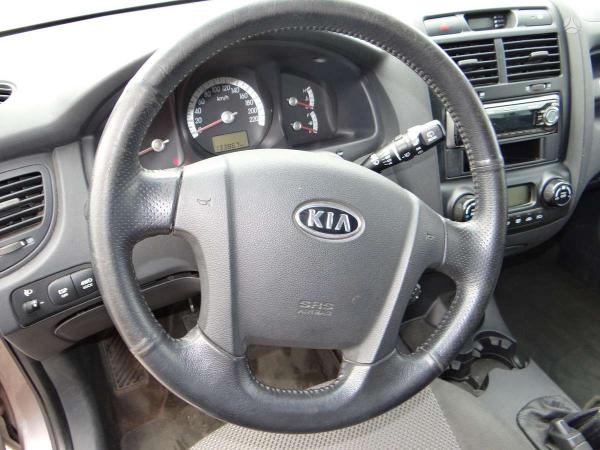 Grey Kia Sportage 2008 in Kaunas, with an engine capacity of 1.98 L and mileage of 134 thousand km for 2700 €, photo 5 on AUTOMOTO.COM.LV