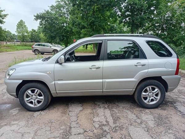 Grey Kia Sportage 2008 in Kaunas, with an engine capacity of 1.99 L and mileage of 170 thousand km for 3850 €, photo 5 on AUTOMOTO.COM.LV