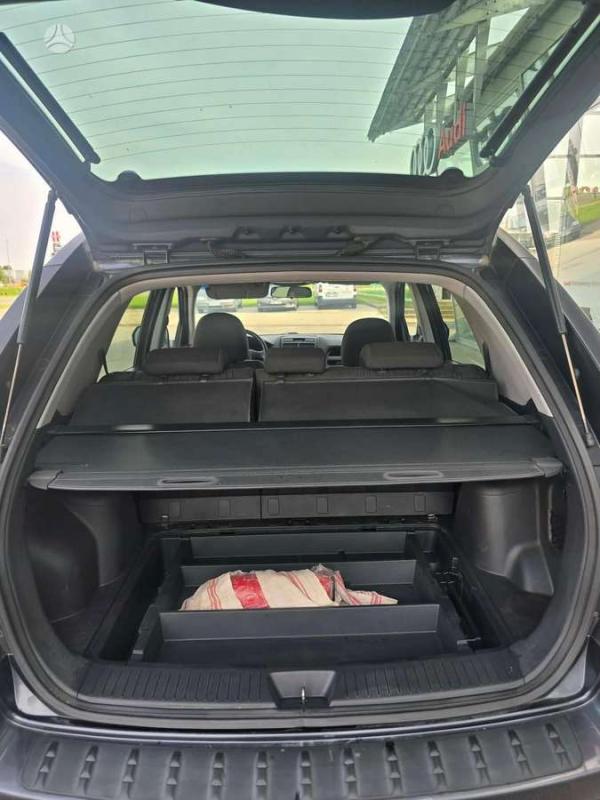 Kia Sportage 2008 in Klaipeda on AUTOMOTO.COM.LV Grey Kia Sportage 2008 in Klaipeda, with an engine capacity of 2.00 L and mileage of 115 thousand km for 2300 €, photo 9 on AUTOMOTO.COM.LV