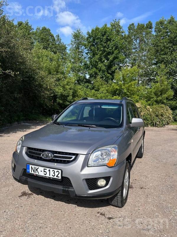Grey Kia Sportage 2009 in Daugavpils, with an engine capacity of 2.00 L and mileage of 230 thousand km for 3500 €, photo 1 on AUTOMOTO.COM.LV
