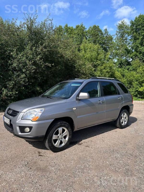 Grey Kia Sportage 2009 in Daugavpils, with an engine capacity of 2.00 L and mileage of 230 thousand km for 3500 €, photo 2 on AUTOMOTO.COM.LV