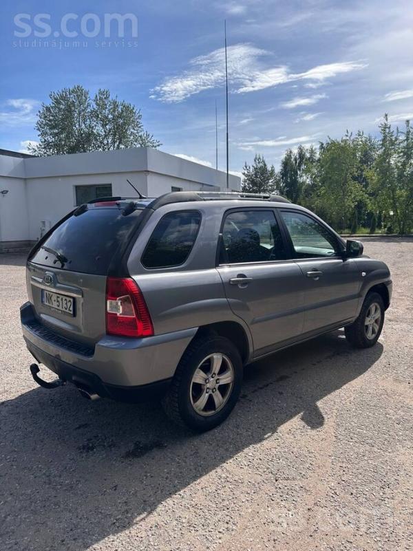 Grey Kia Sportage 2009 in Daugavpils, with an engine capacity of 2.00 L and mileage of 230 thousand km for 3500 €, photo 5 on AUTOMOTO.COM.LV