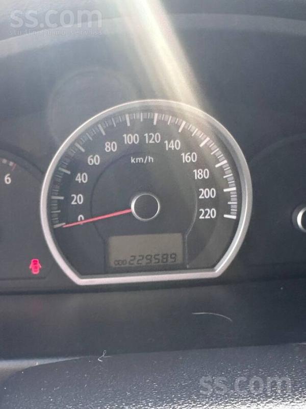 Grey Kia Sportage 2009 in Daugavpils, with an engine capacity of 2.00 L and mileage of 230 thousand km for 3500 €, photo 9 on AUTOMOTO.COM.LV