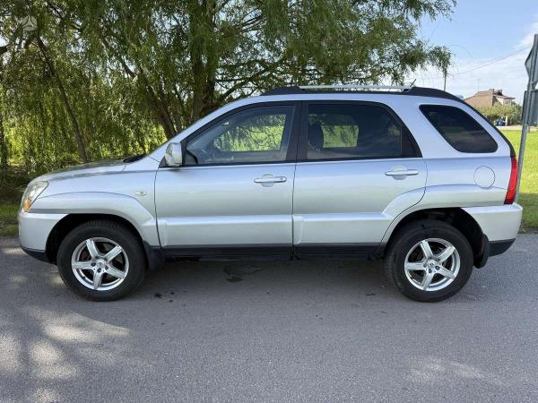 Kia Sportage 2009 in Marijampole on AUTOMOTO.COM.LV Grey Kia Sportage 2009 in Marijampole, with an engine capacity of 1.99 L and mileage of 254 thousand km for 2800 €, photo 3 on AUTOMOTO.COM.LV