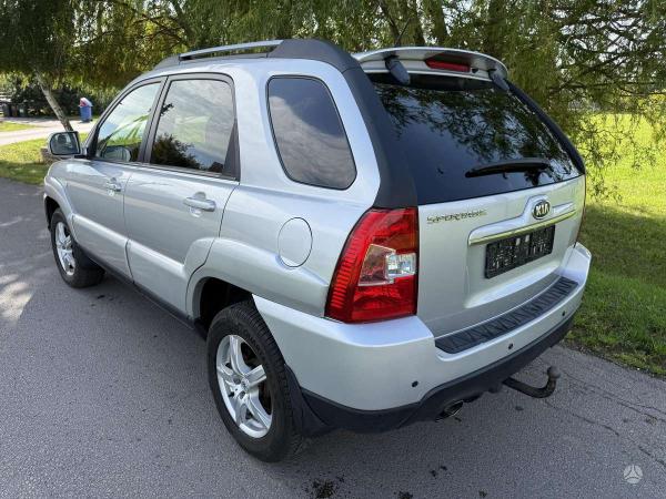 Kia Sportage 2009 in Marijampole on AUTOMOTO.COM.LV Grey Kia Sportage 2009 in Marijampole, with an engine capacity of 1.99 L and mileage of 254 thousand km for 2800 €, photo 4 on AUTOMOTO.COM.LV