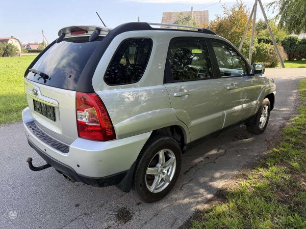 Kia Sportage 2009 in Marijampole on AUTOMOTO.COM.LV Grey Kia Sportage 2009 in Marijampole, with an engine capacity of 1.99 L and mileage of 254 thousand km for 2800 €, photo 6 on AUTOMOTO.COM.LV