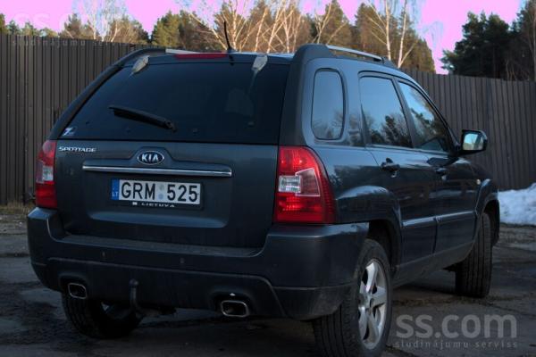 Grey Kia Sportage 2010 in Riga, with an engine capacity of 2.00 L and mileage of 216 thousand km for 3499 €, photo 2 on AUTOMOTO.COM.LV