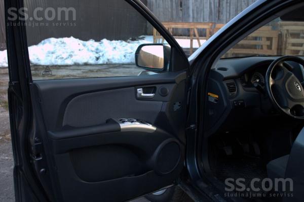 Grey Kia Sportage 2010 in Riga, with an engine capacity of 2.00 L and mileage of 216 thousand km for 3499 €, photo 5 on AUTOMOTO.COM.LV