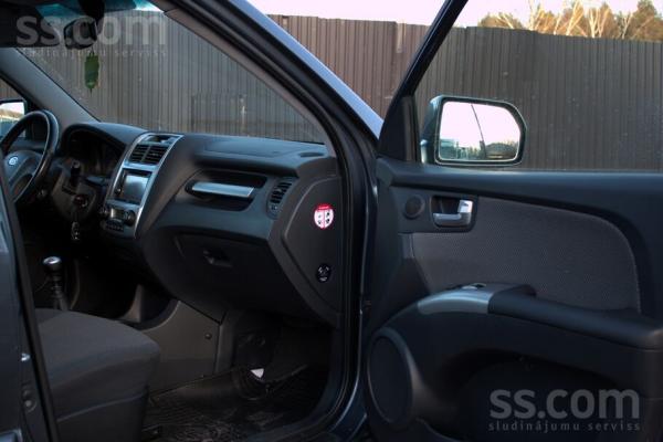 Grey Kia Sportage 2010 in Riga, with an engine capacity of 2.00 L and mileage of 216 thousand km for 3499 €, photo 8 on AUTOMOTO.COM.LV